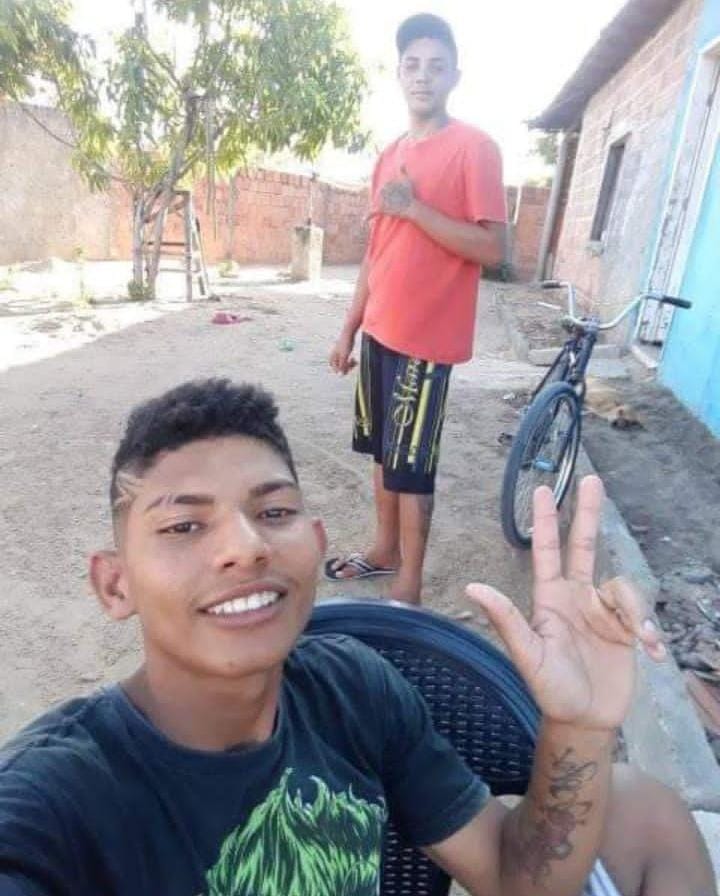 Três Pessoas Da Mesma Família São Assassinadas Dentro De Casa No